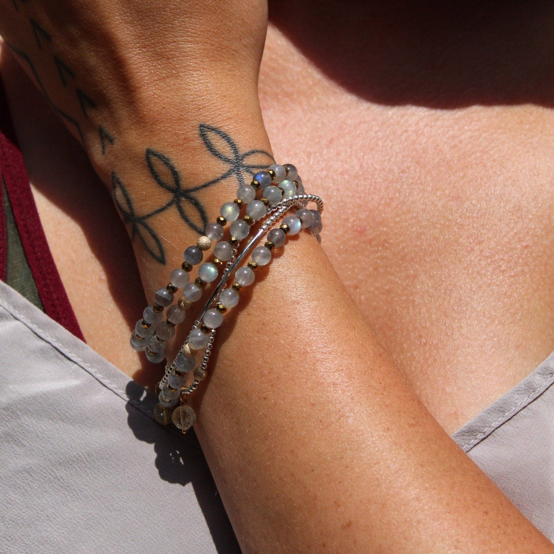 ALL BRACELETS – V A N I A